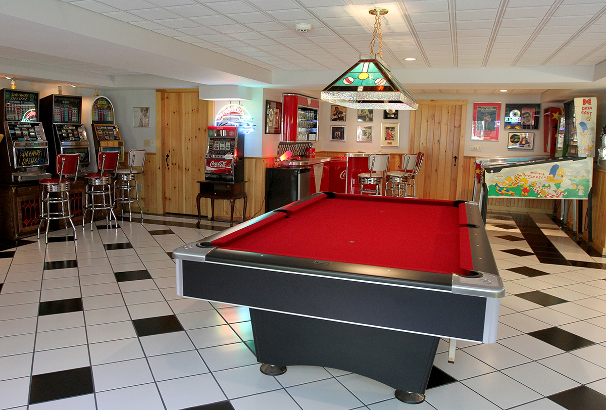 Retro game room brings the ’50s to vivid life