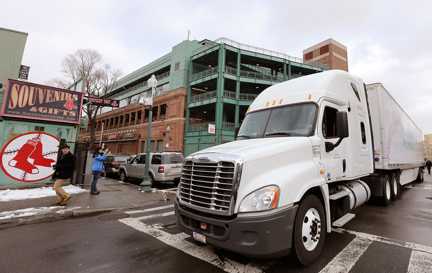 Red Sox begin trek to spring training: Photos